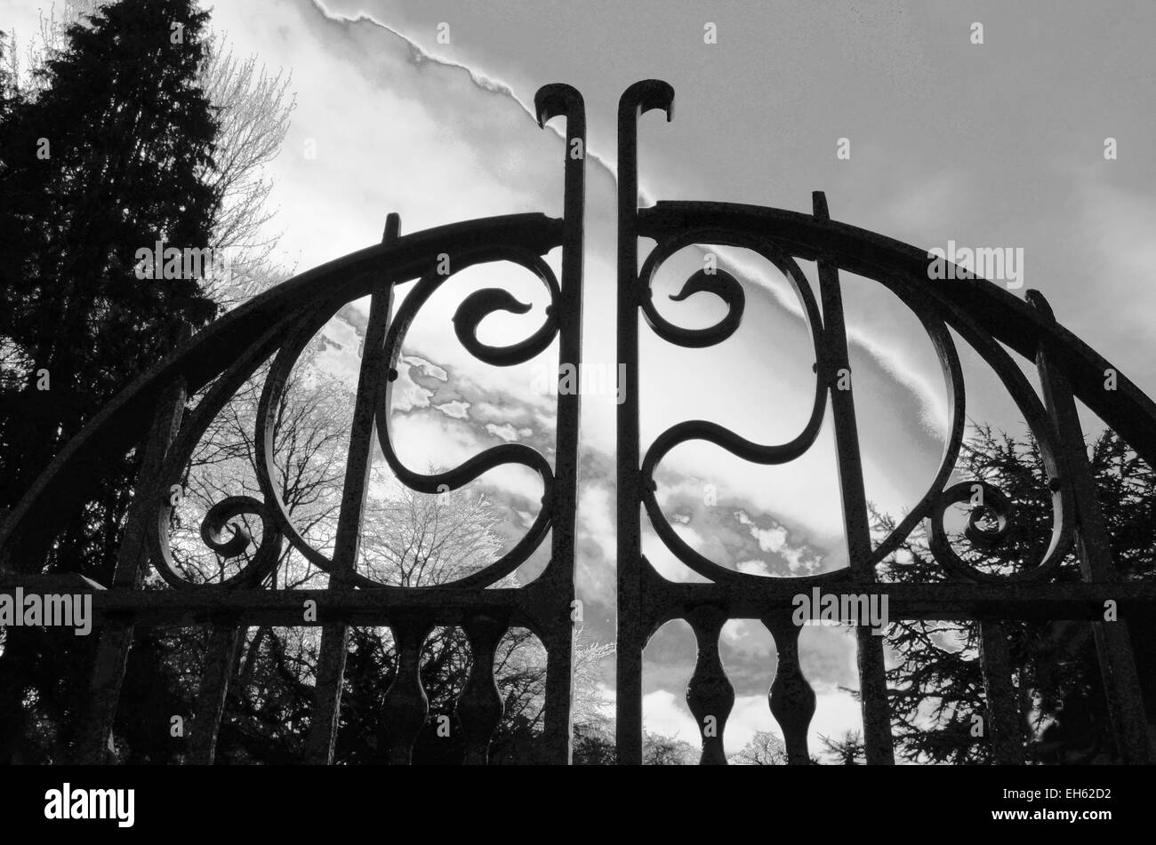 Restored park gates at Dalmuir Park Stock Photo - Alamy