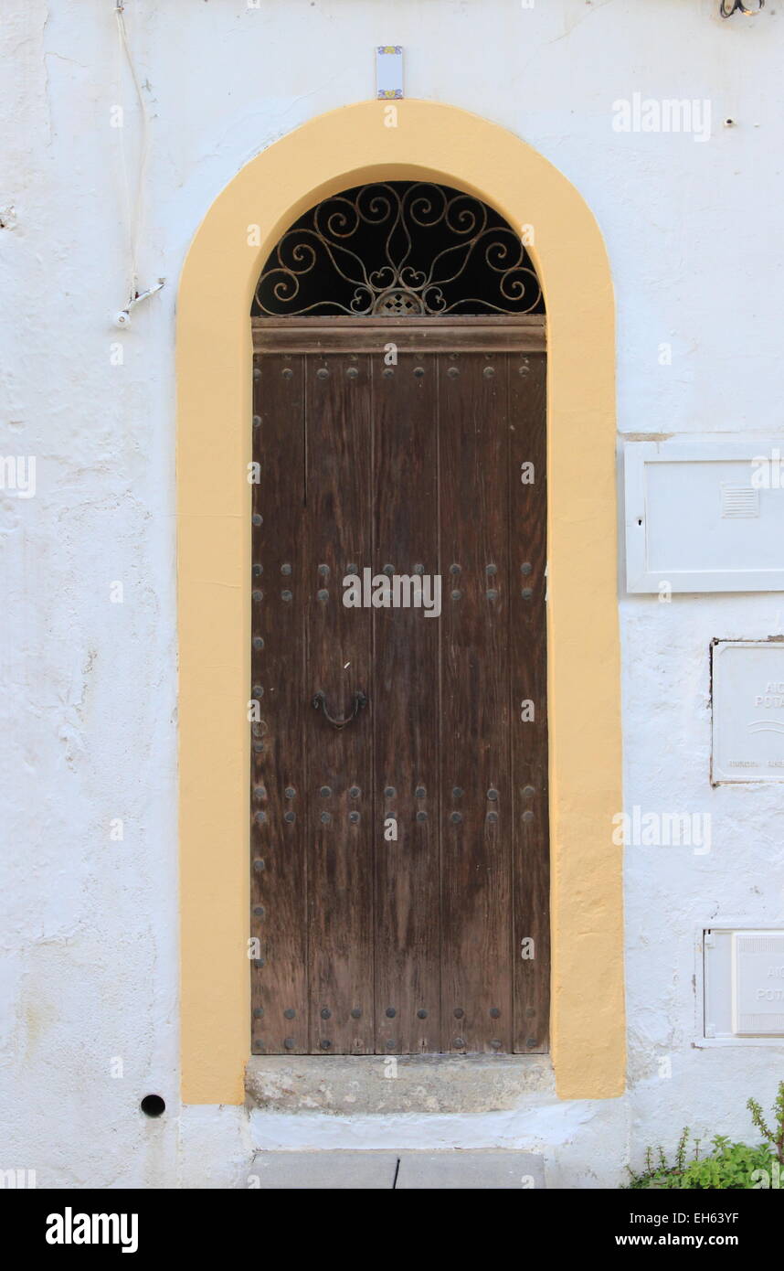 Medieval front door hi-res stock photography and images - Alamy