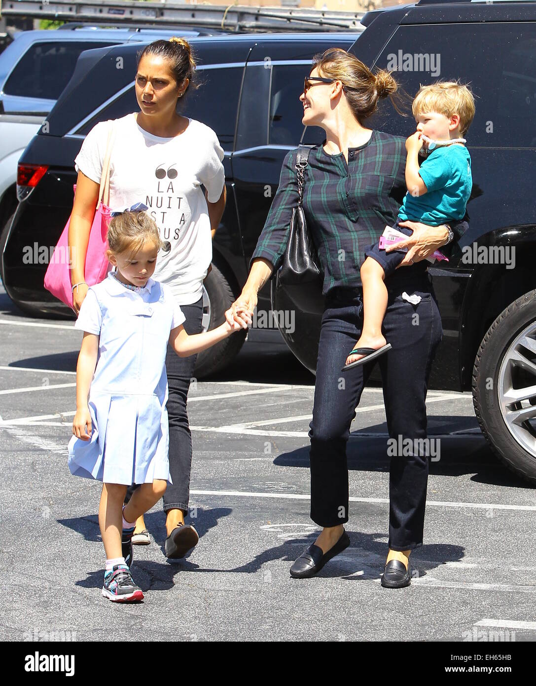 Jennifer Garner and her two children, Seraphina and Samuel, shop at ...