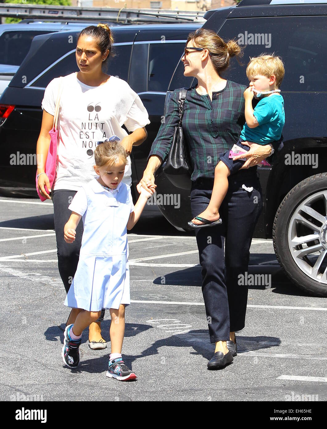Jennifer Garner and her two children, Seraphina and Samuel, shop at ...