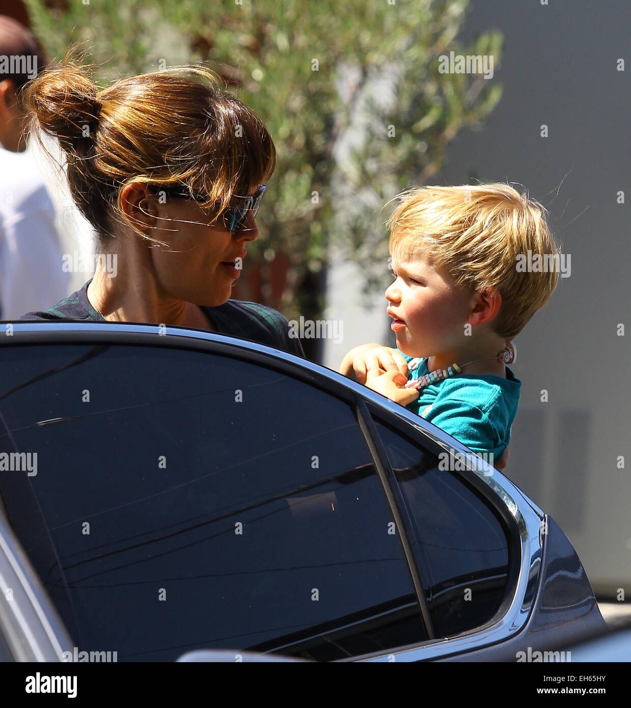 Jennifer Garner and her two children, Seraphina and Samuel, shop at ...