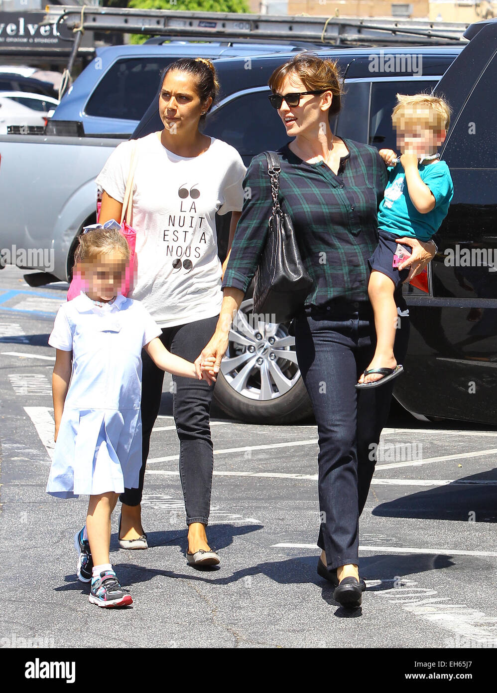 Jennifer Garner and her two children, Seraphina and Samuel, shop at ...