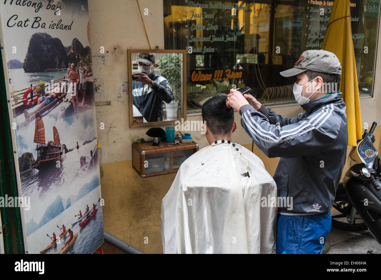 Haircut on street hi-res stock photography and images - Alamy