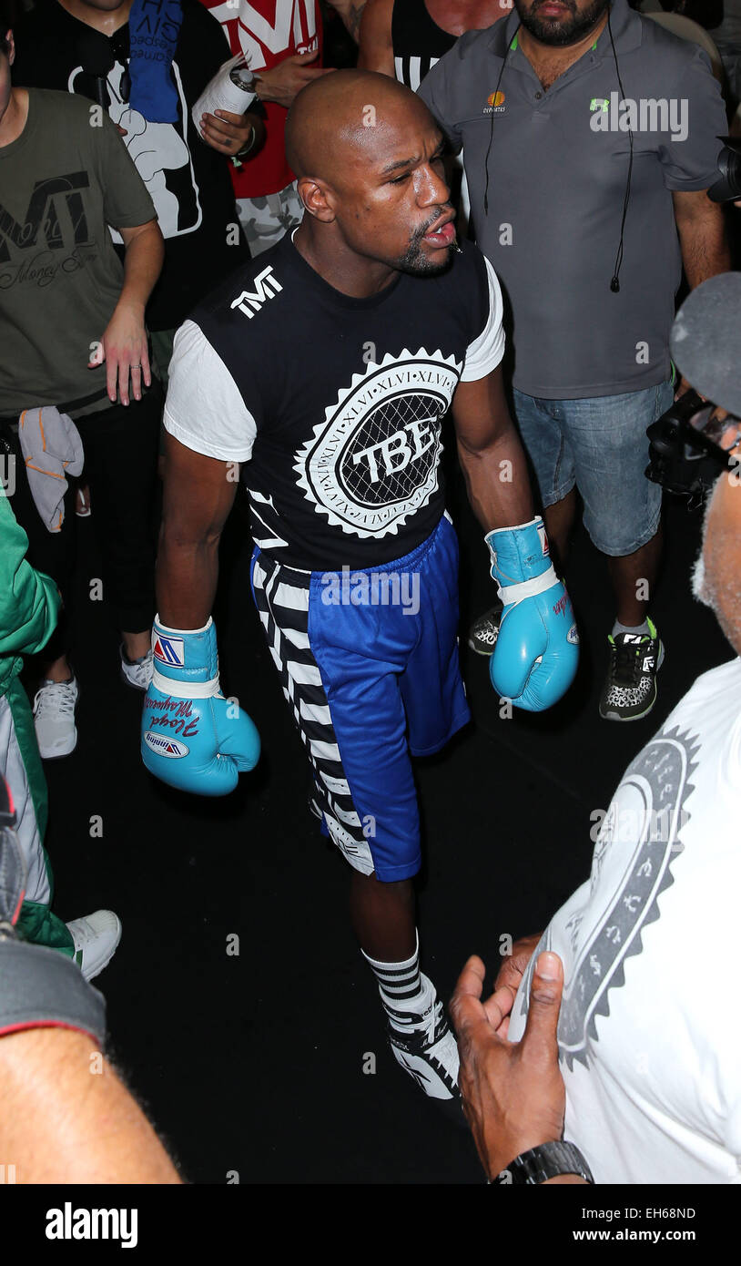 Floyd Mayweather Jr Media Workout at Mayweather Boxing Club Las Vegas ...