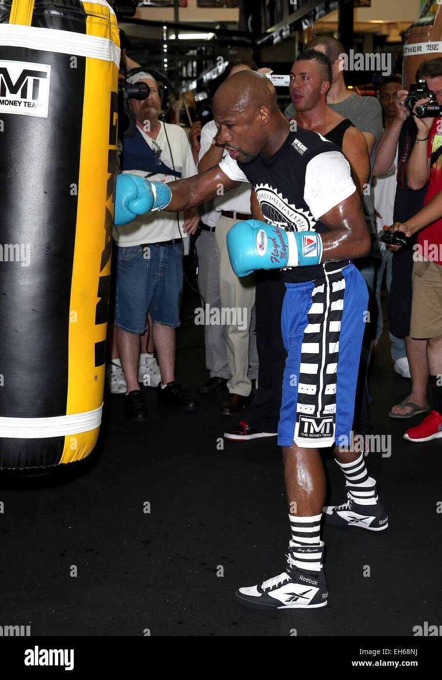 Floyd Mayweather Jr Media Workout at Mayweather Boxing Club Las Vegas ...