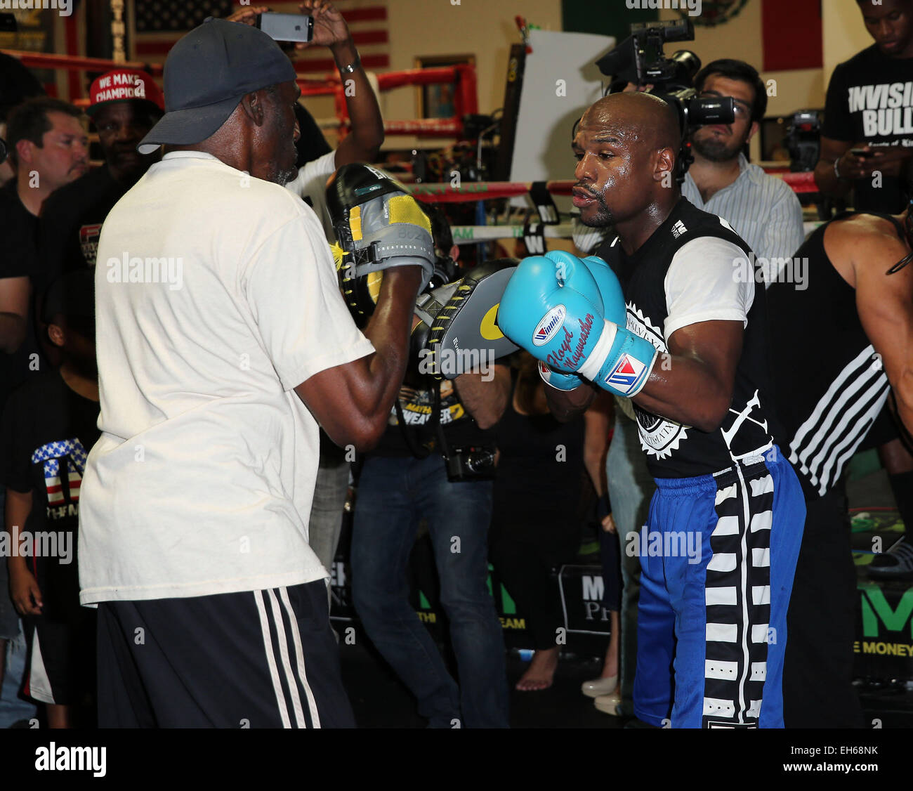 Floyd Mayweather Jr Media Workout at Mayweather Boxing Club Las Vegas ...