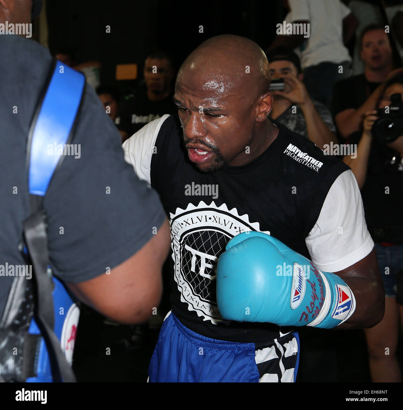Floyd Mayweather Jr Media Workout at Mayweather Boxing Club Las Vegas ...