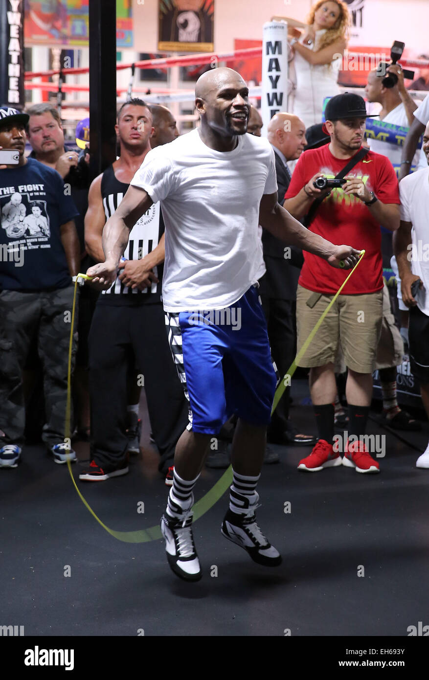 Floyd Mayweather Jr Media Workout at Mayweather Boxing Club Las Vegas ...