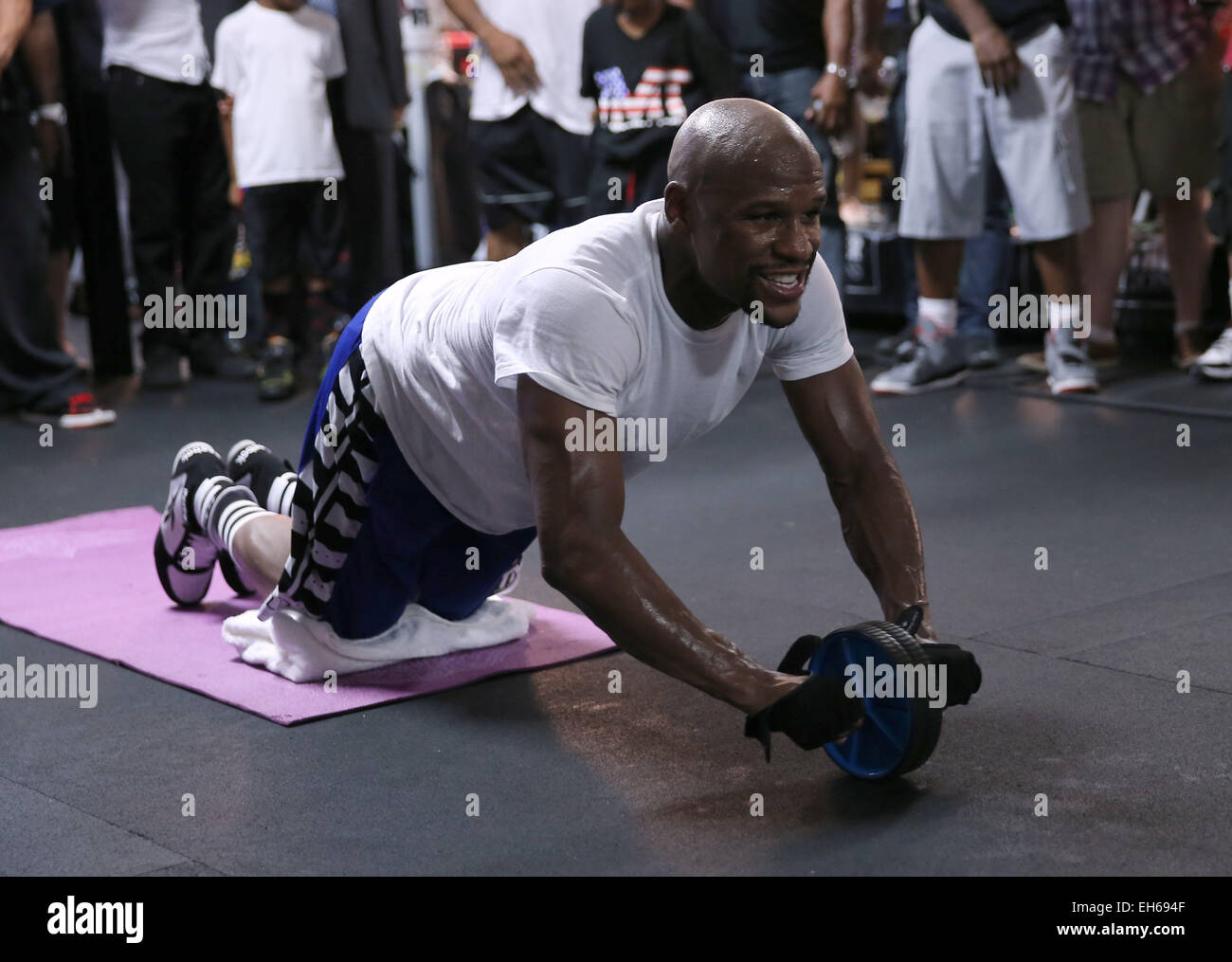 Floyd Mayweather Jr Media Workout at Mayweather Boxing Club Las Vegas ...