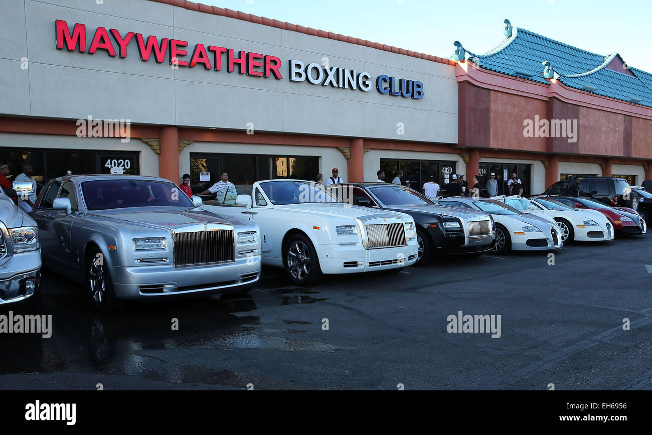 Floyd Mayweather Jr Media Workout at Mayweather Boxing Club Las Vegas ...