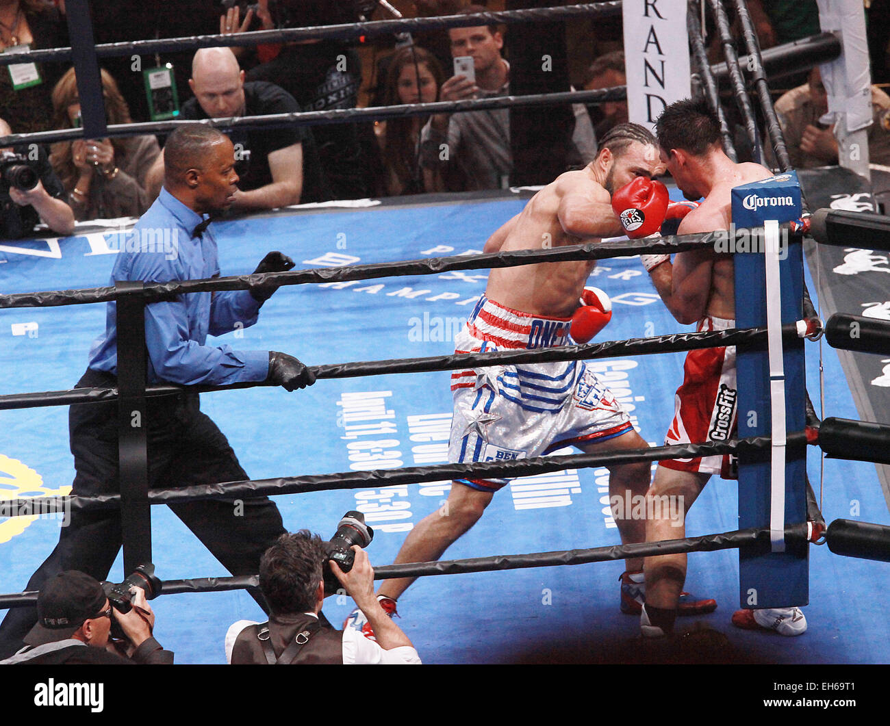 Right uppercut hi-res stock photography and images - Alamy