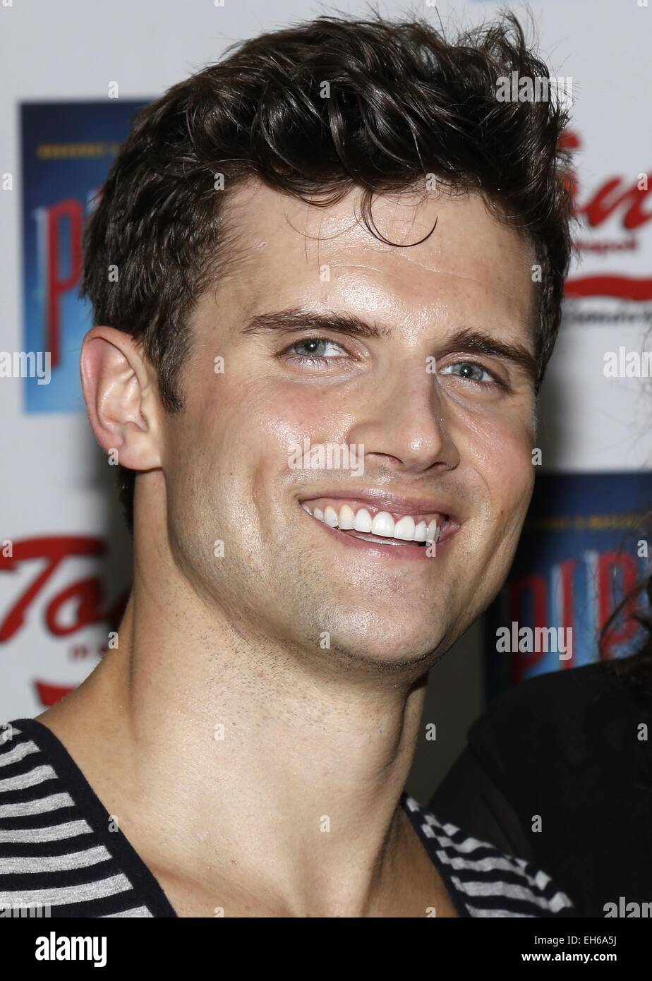 Broadway's Pippin portrait unveiling at Tony's di Napoli Times Square ...