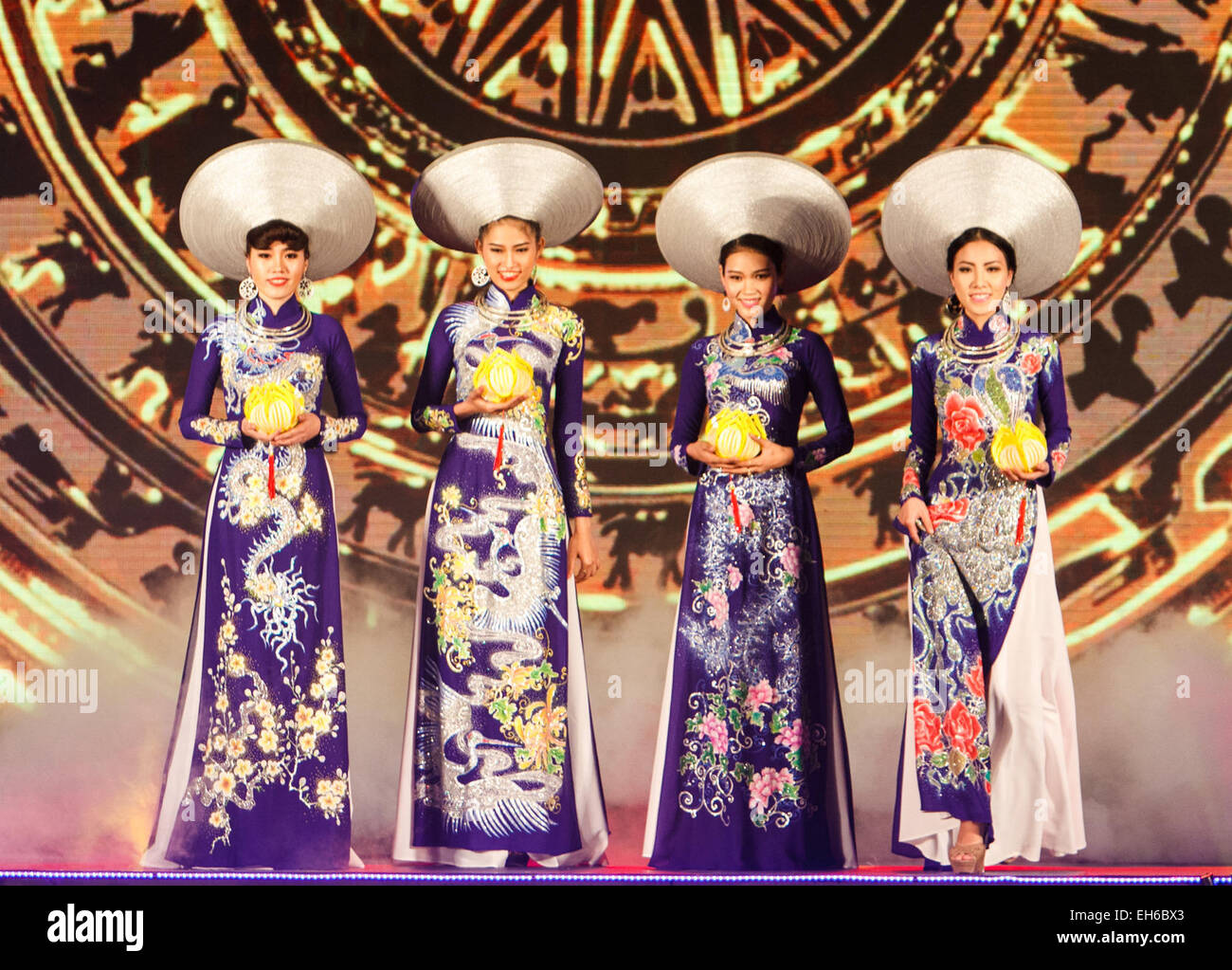 Vietnamese Models High Resolution Stock Photography and Images - Alamy