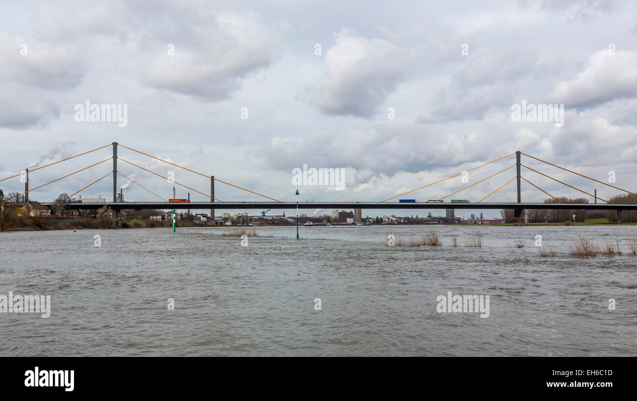 A40 motorway bridge over the Rhine a Duisburg, cable-stayed steel ...