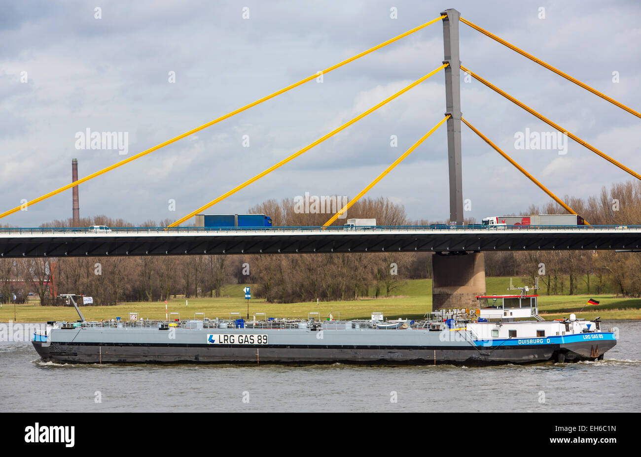 A40 motorway bridge over the Rhine a Duisburg, cable-stayed steel ...