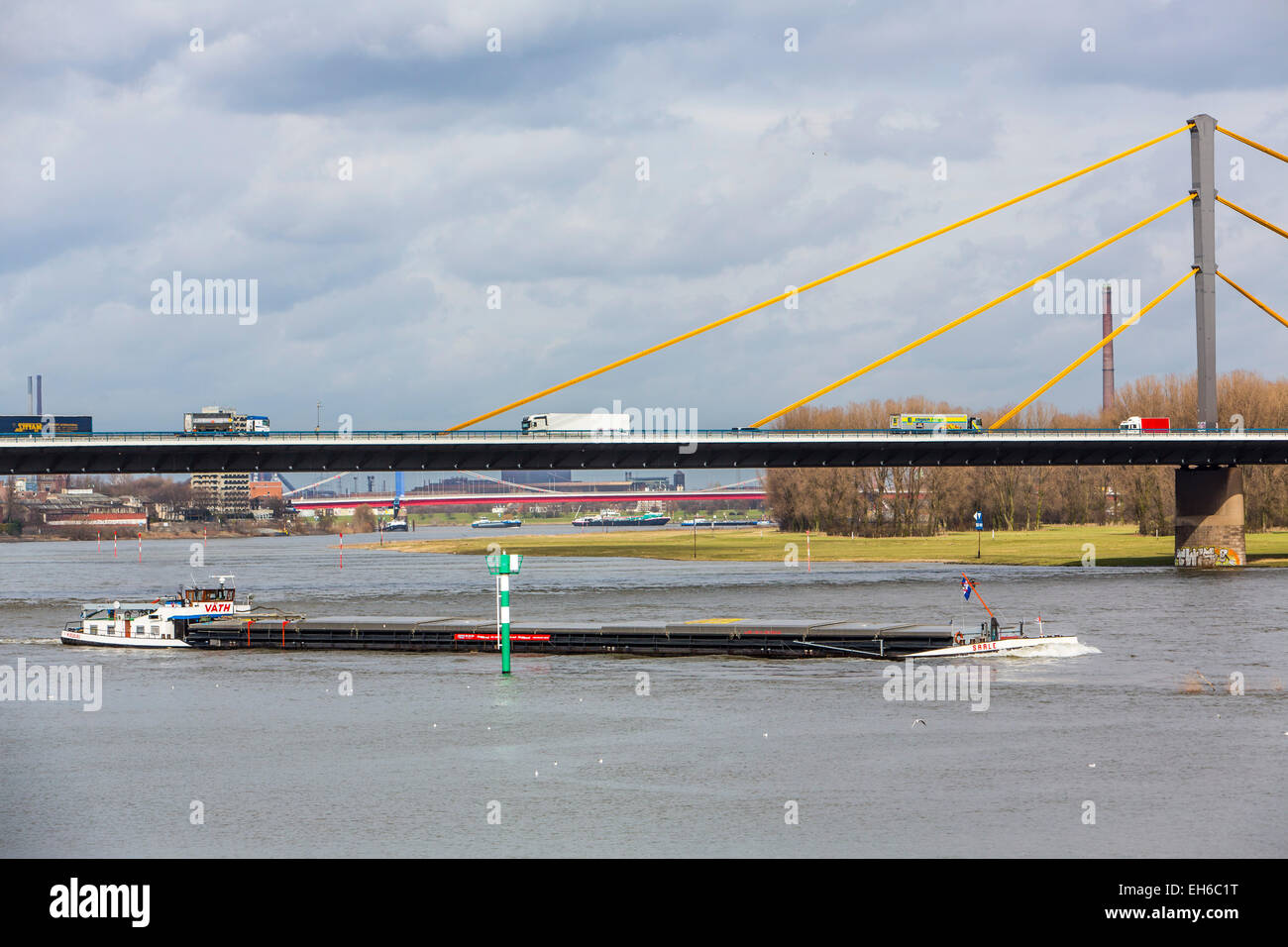 A40 motorway bridge over the Rhine a Duisburg, cable-stayed steel ...