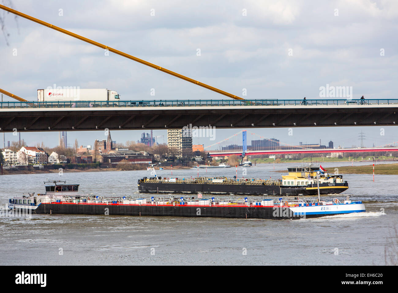 A40 motorway bridge over the Rhine a Duisburg, cable-stayed steel ...