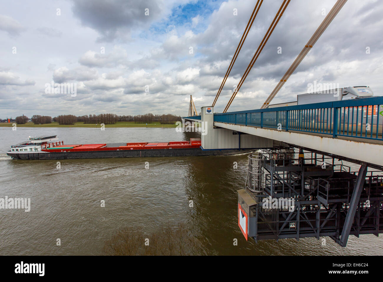 A40 motorway bridge over the Rhine a Duisburg, cable-stayed steel ...