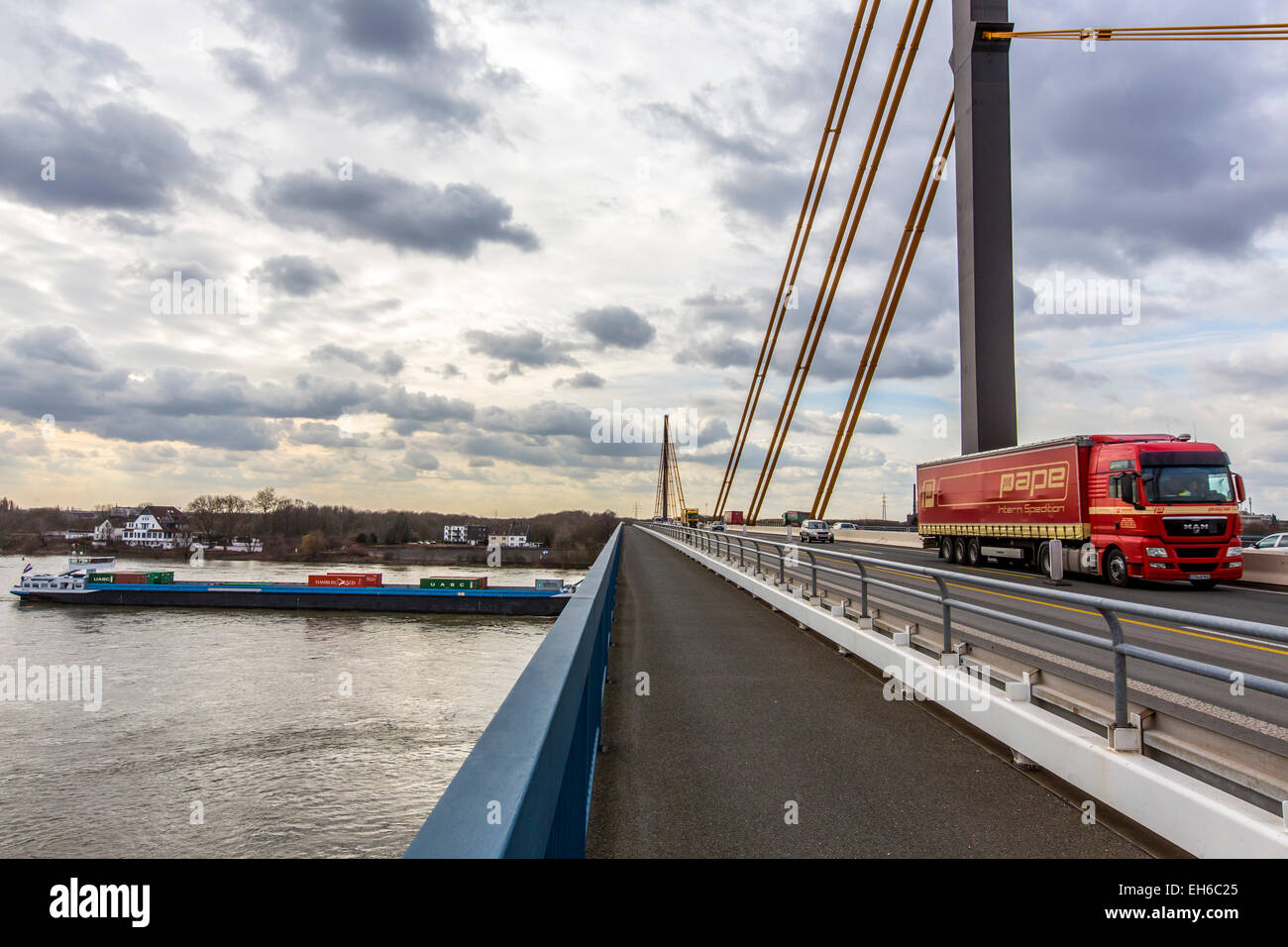 A40 motorway bridge over the Rhine a Duisburg, cable-stayed steel ...