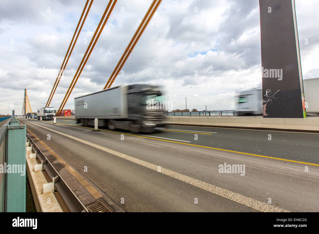 A40 motorway bridge over the Rhine a Duisburg, cable-stayed steel ...