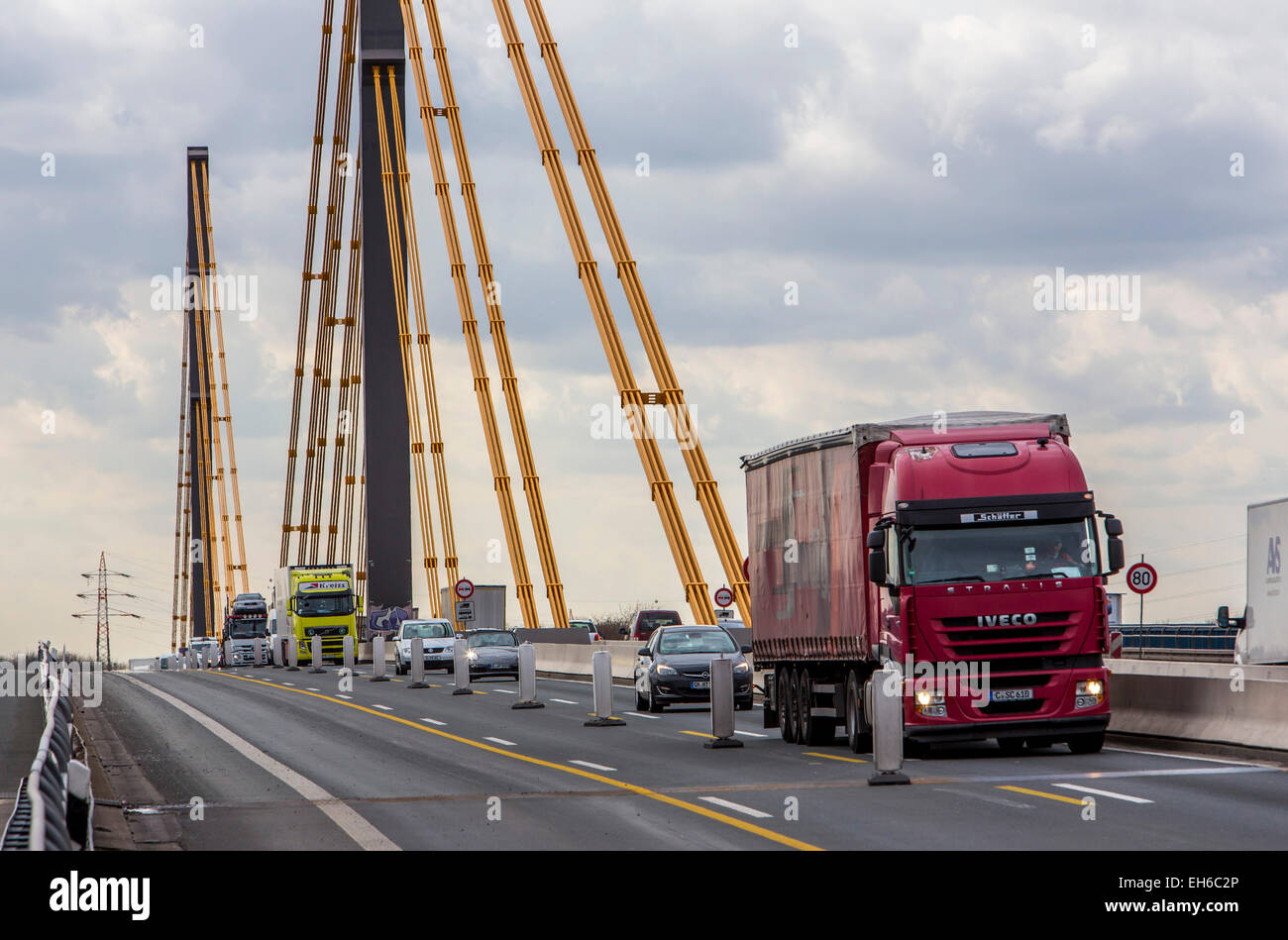 A40 motorway bridge over the Rhine a Duisburg, cable-stayed steel ...