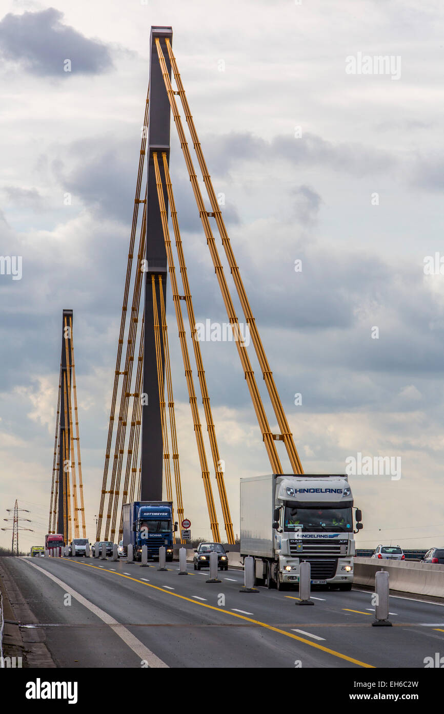 A40 motorway bridge over the Rhine a Duisburg, cable-stayed steel ...