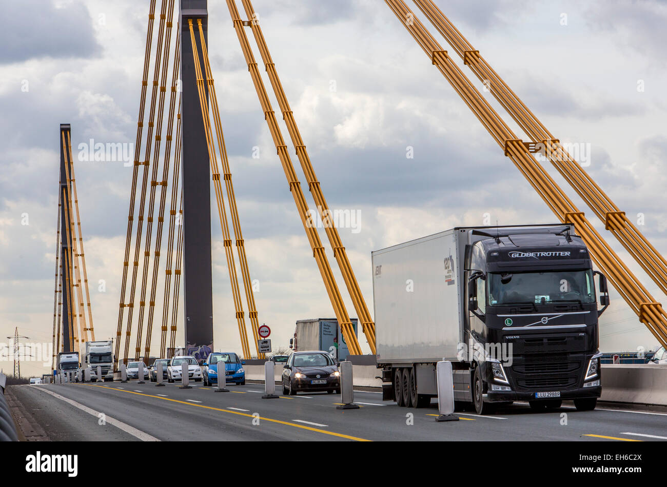A40 motorway bridge over the Rhine a Duisburg, cable-stayed steel ...