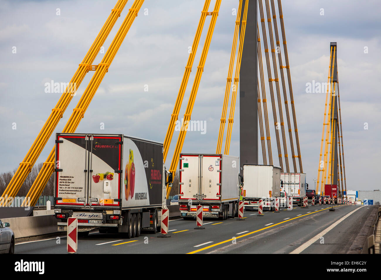 A40 motorway bridge over the Rhine a Duisburg, cable-stayed steel ...