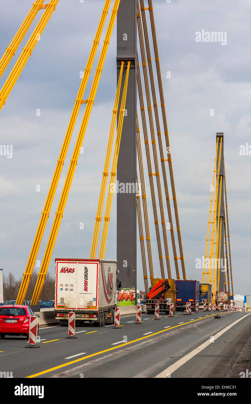 A40 motorway bridge over the Rhine a Duisburg, cable-stayed steel ...