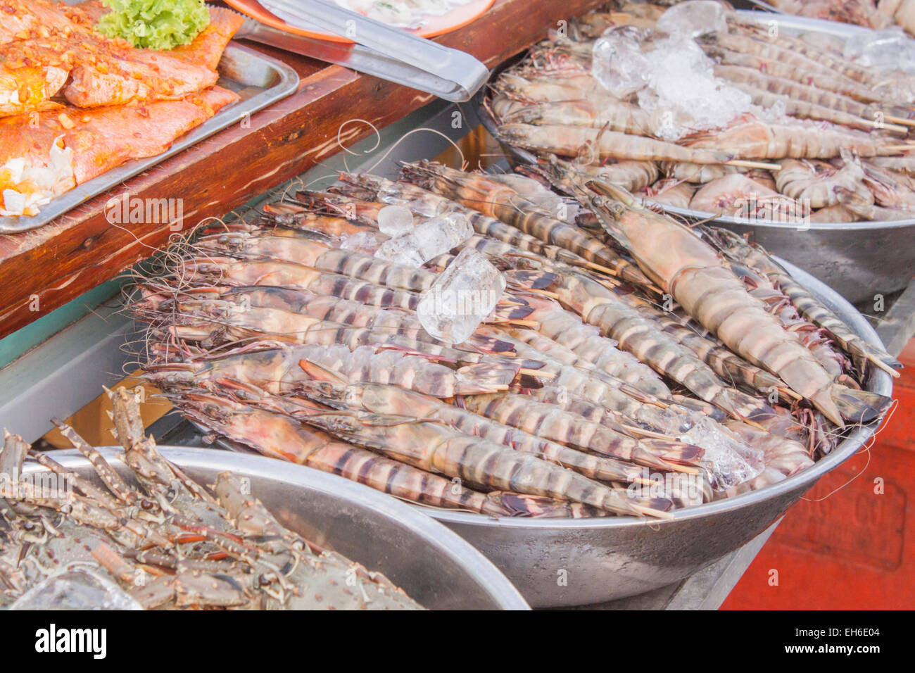 A bunch of fresh shrimp, at a market Stock Photo - Alamy