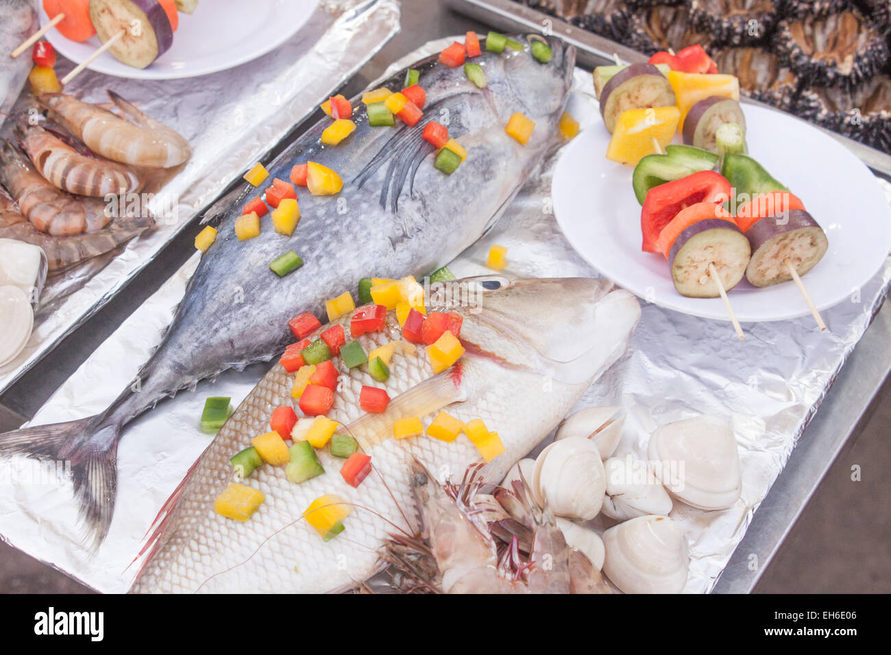 Whole fish plate hi-res stock photography and images - Alamy