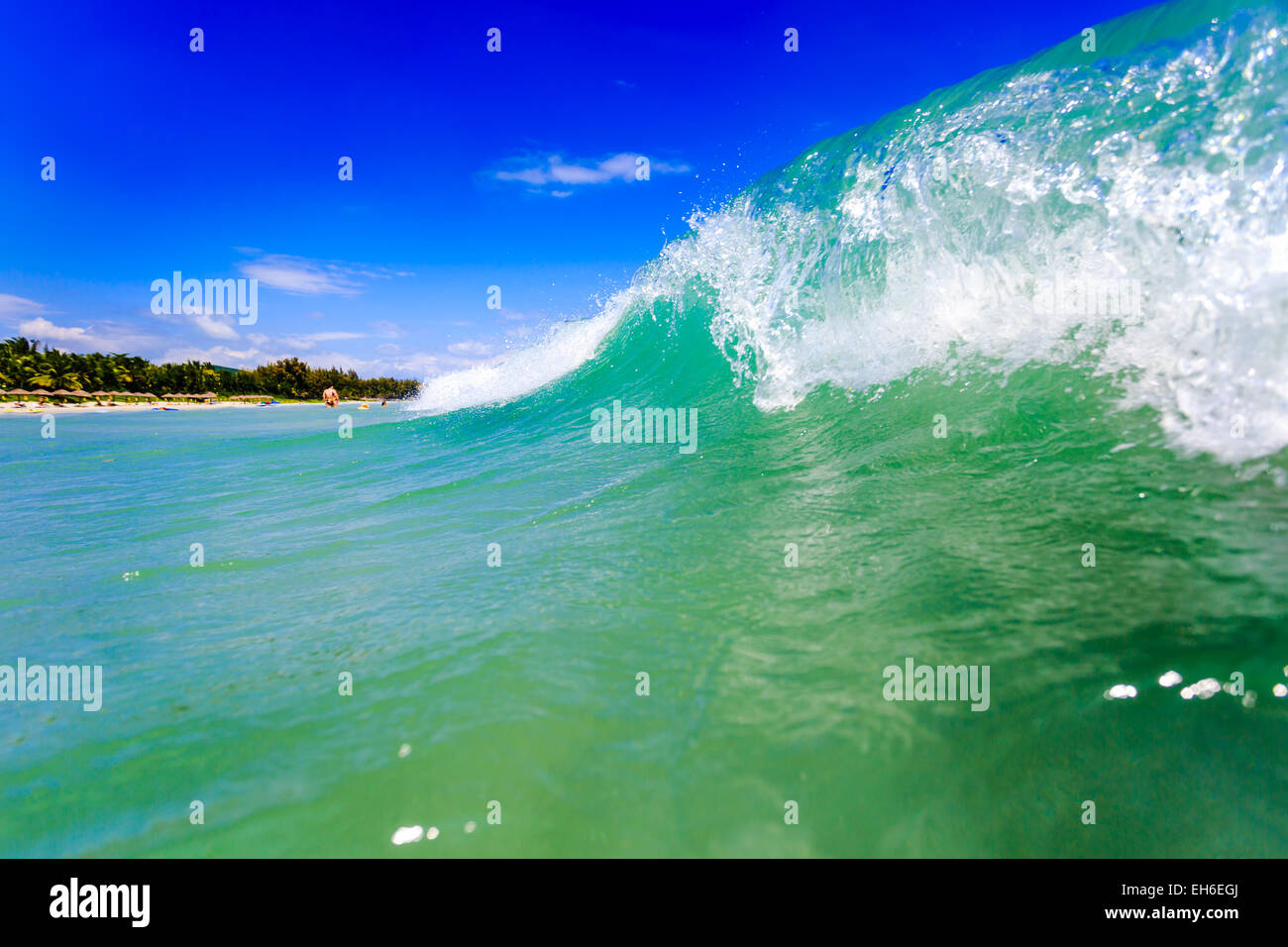 Close-up view of a powerful ocean wave Stock Photo - Alamy