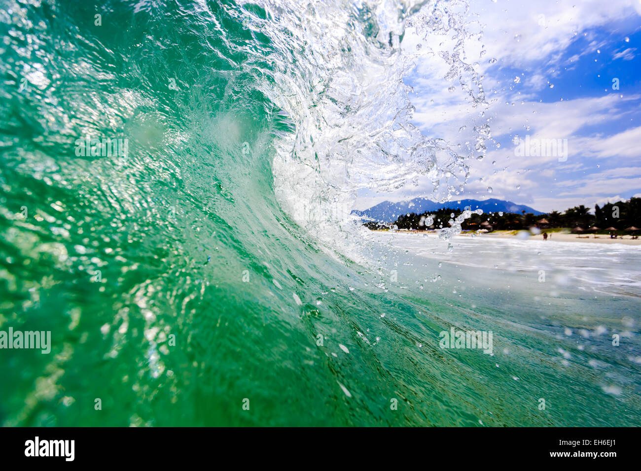 Close-up view of a powerful ocean wave Stock Photo - Alamy