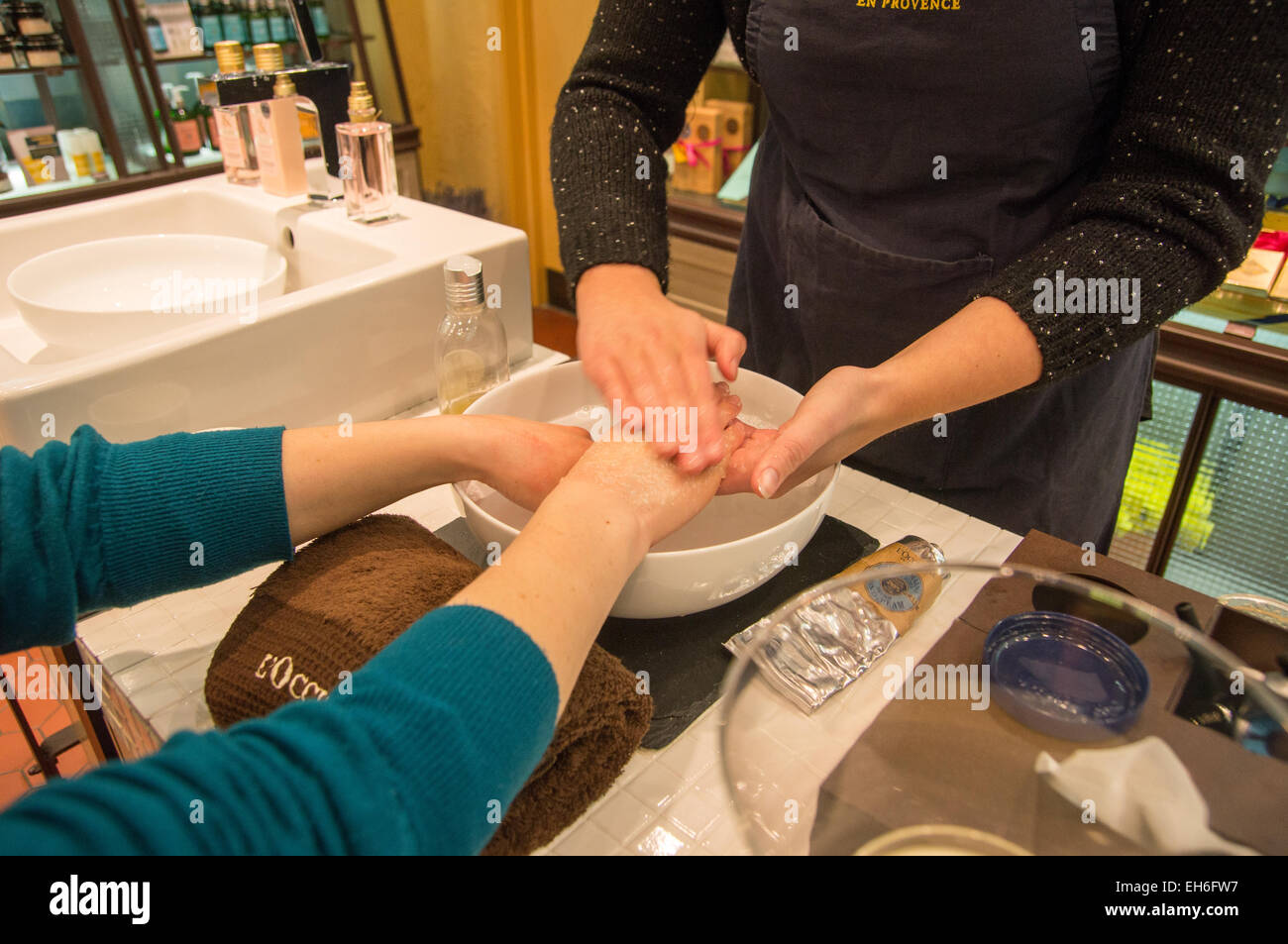 Massage uk hi-res stock photography and images - Alamy