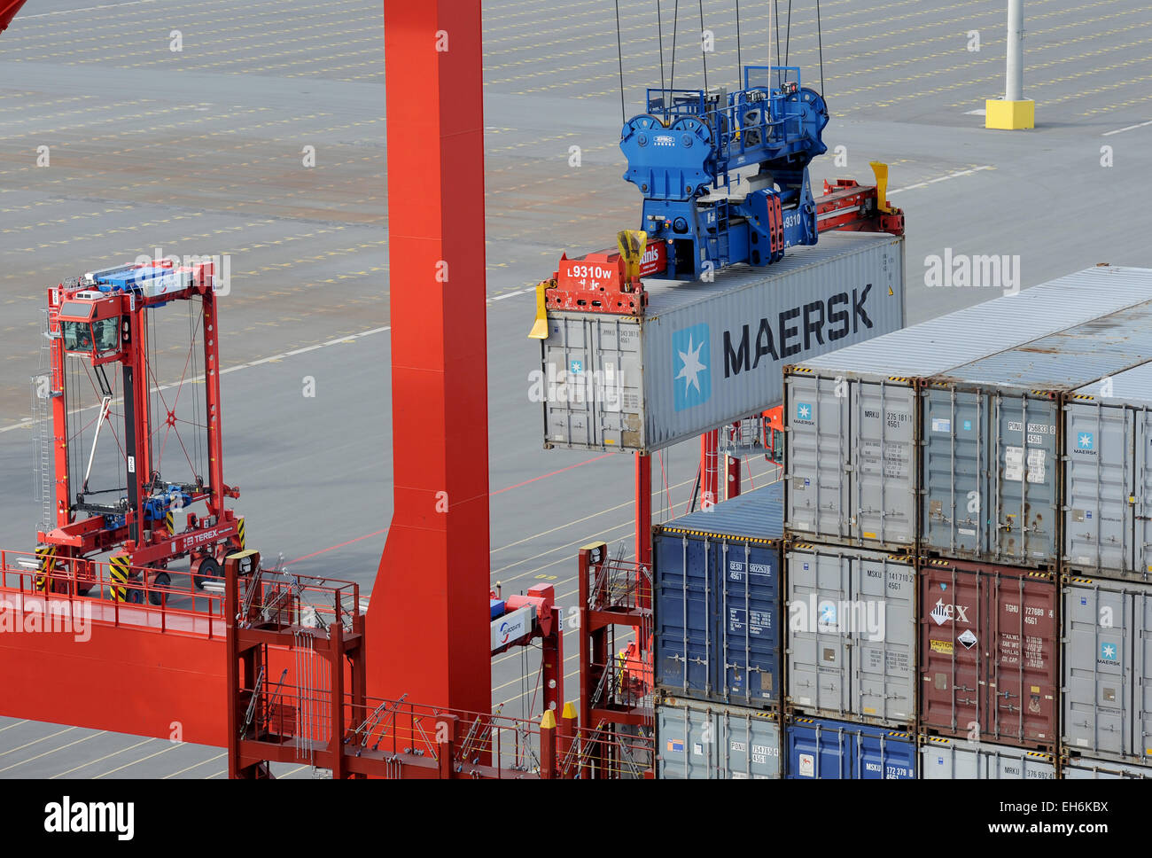 Worlds largest containership hi-res stock photography and images - Alamy
