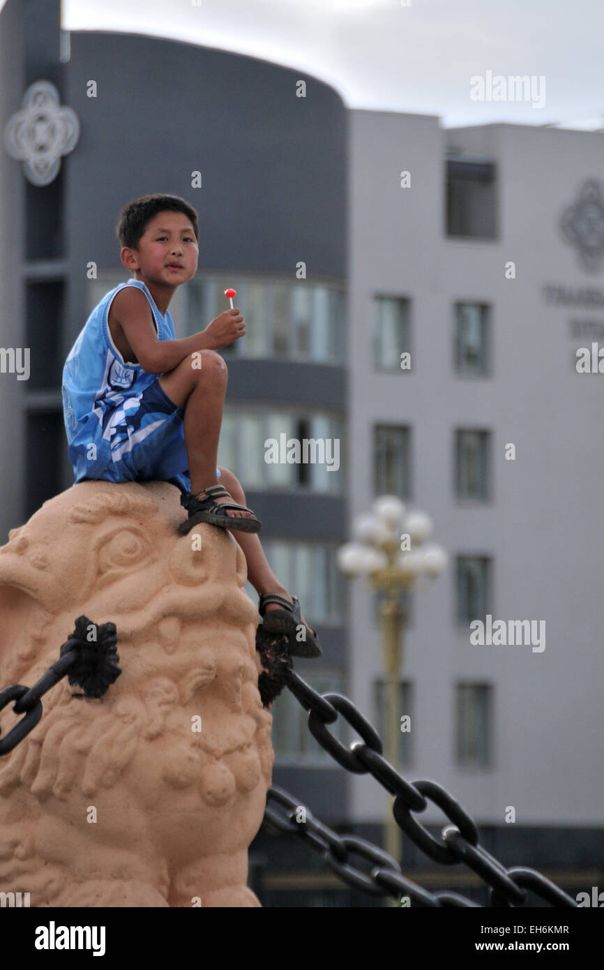 Statue of boy on horse hi-res stock photography and images - Alamy