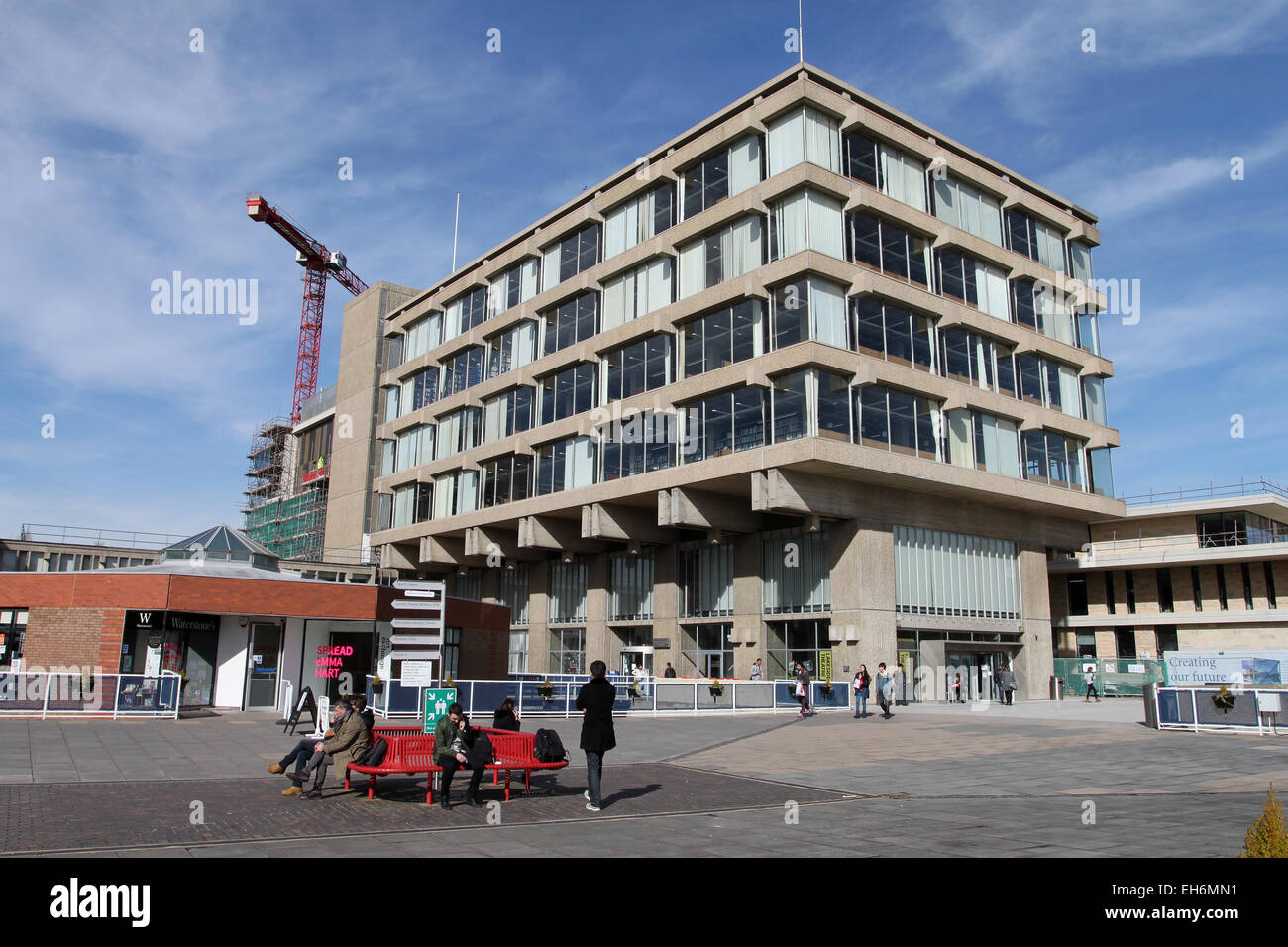 Students in Square 5 and the Albert Sloman Library, University of Essex ...