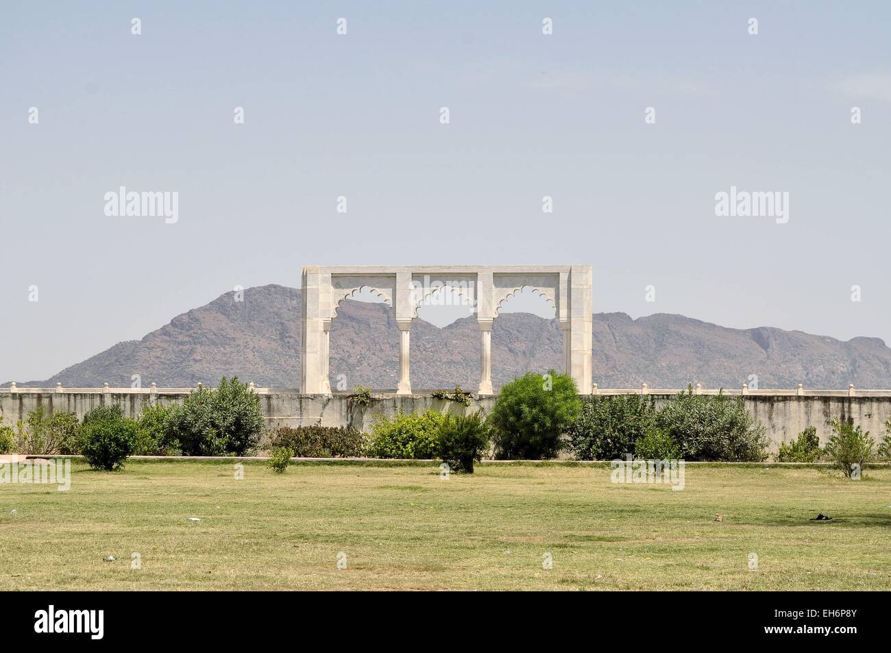 Anasagar lake with white marble gate, Ajmer, Rajasthan, India Stock ...