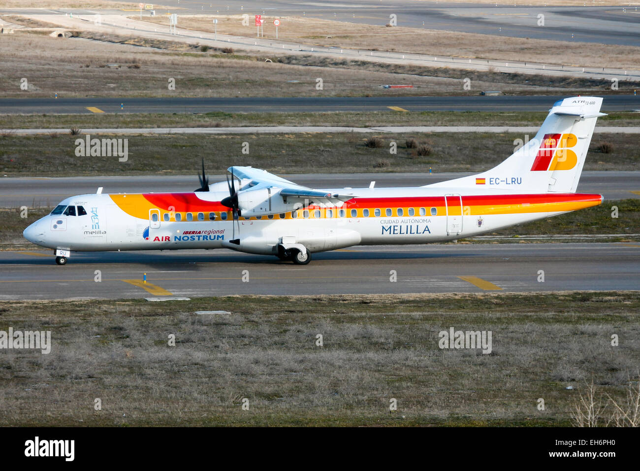Aircraft Aerospatiale Atr72 Landing High Resolution Stock Photography ...