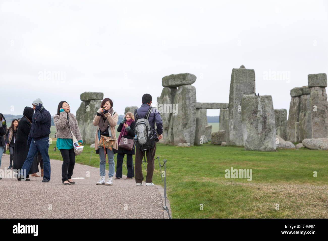 Tourists visiting the Stonehenge Monument Stock Photo - Alamy