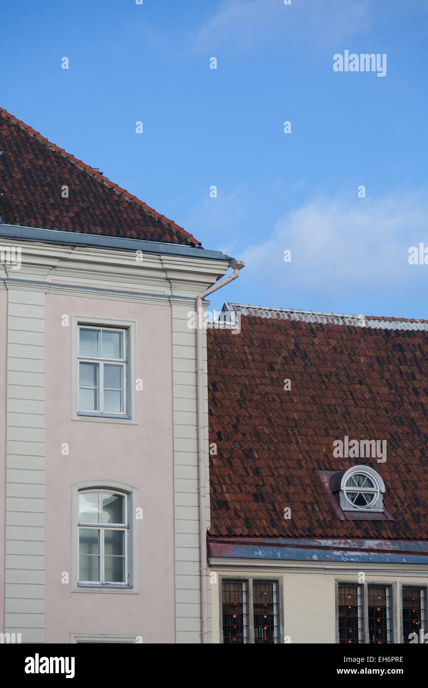 Cut in the roof of the Town Hall Square, in order to be visible spire ...