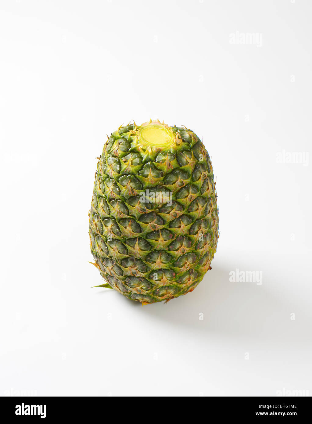 Fresh whole pineapple - leaves cut off Stock Photo - Alamy