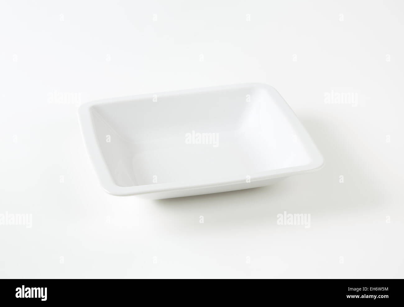 Plain white porcelain square bowl with rim Stock Photo - Alamy