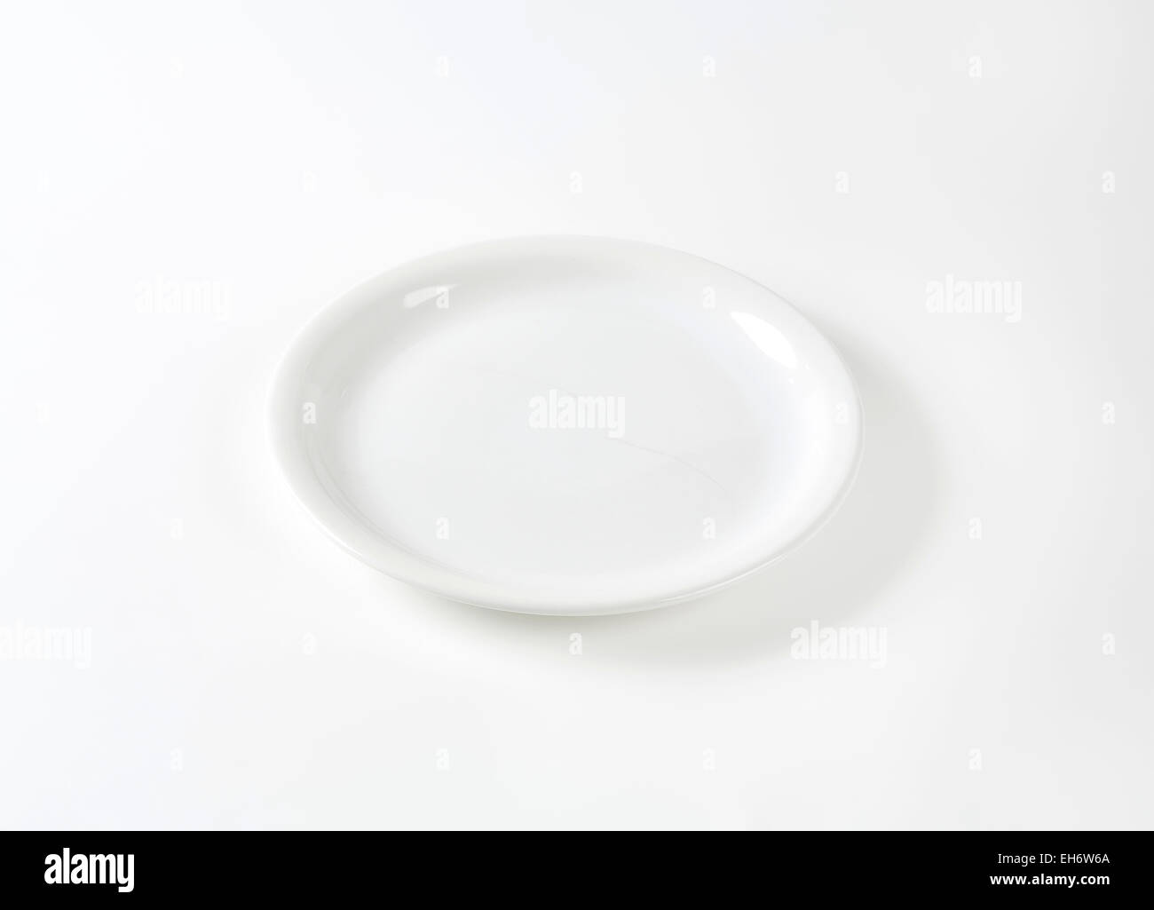 Classic style white dinner plate Stock Photo - Alamy