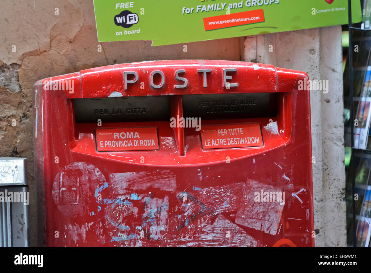 Italy postbox hi-res stock photography and images - Alamy