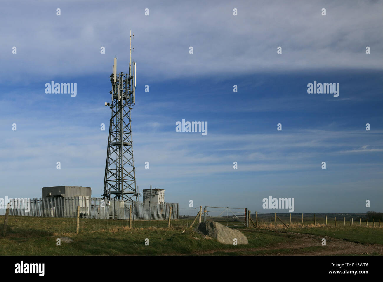 Telephone relay tower hi-res stock photography and images - Alamy