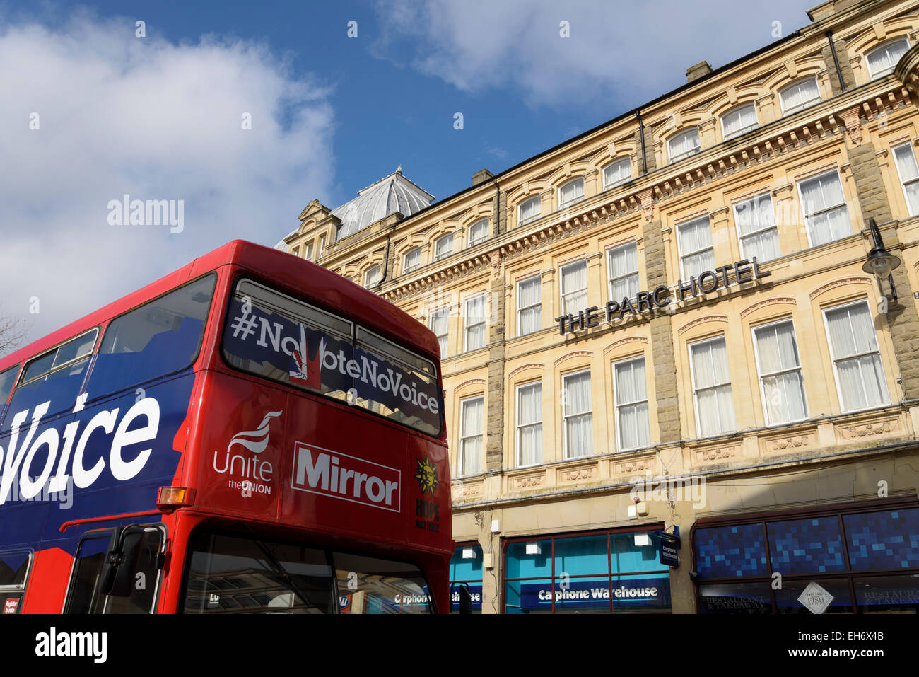 Red campaign bus hi-res stock photography and images - Alamy
