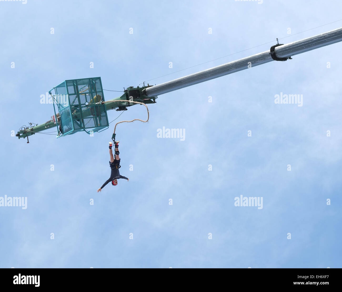 Bungy jump safety hi-res stock photography and images - Alamy