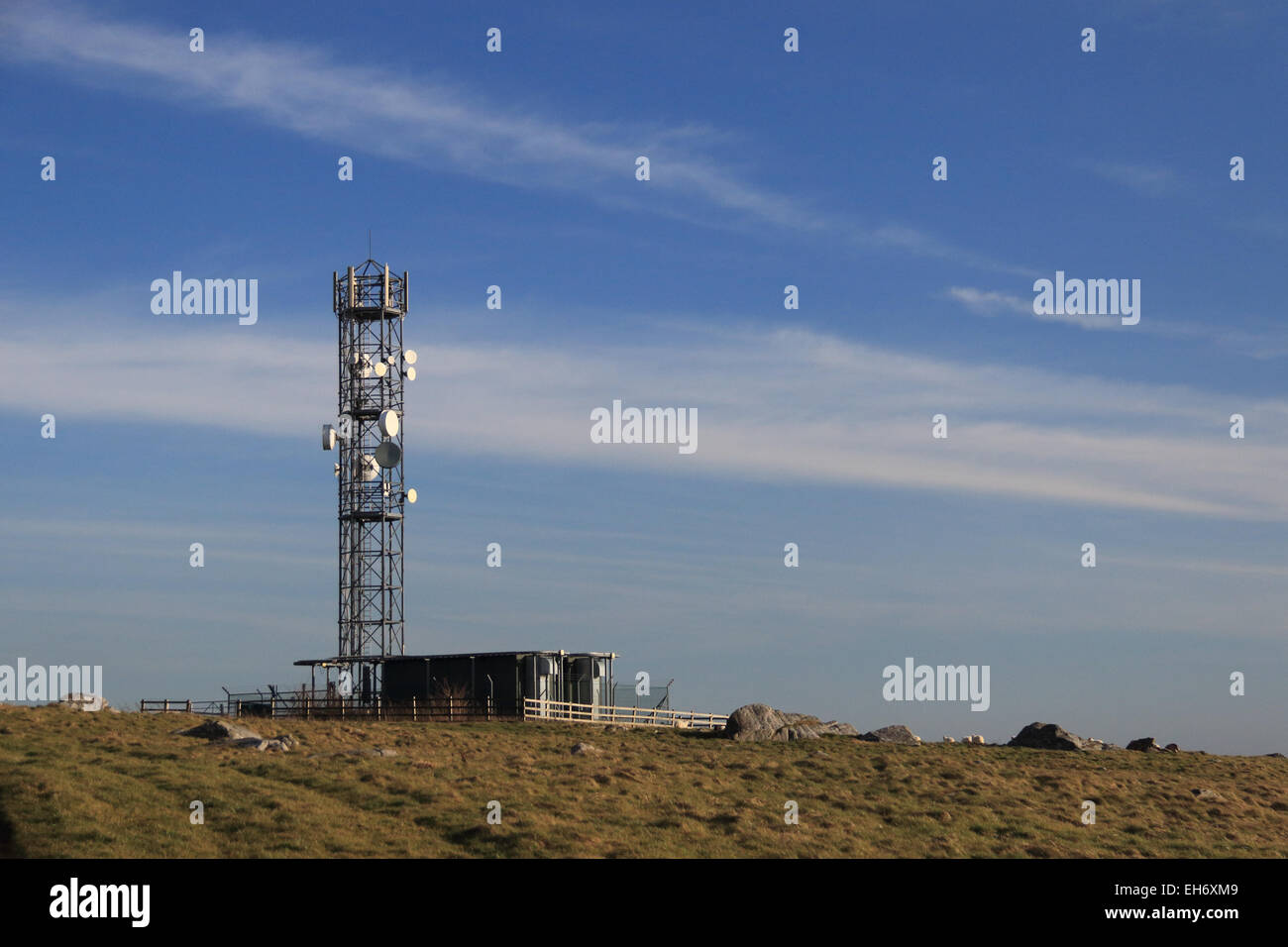 Telephone relay tower hi-res stock photography and images - Alamy