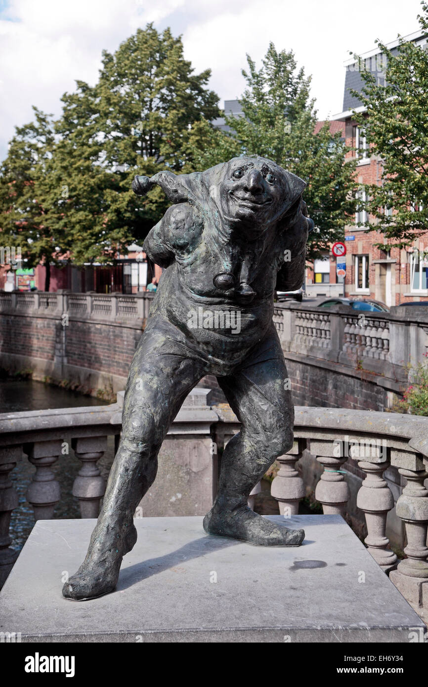 Sculpture dedicated to Paep Thoon, a 15th century organist/jester ...